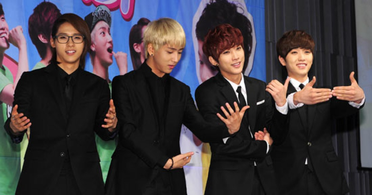 B1A4 '이것이 육아포즈(?)'[포토]