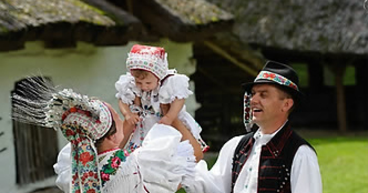 HUNGARY TRADITIONAL DRESSES