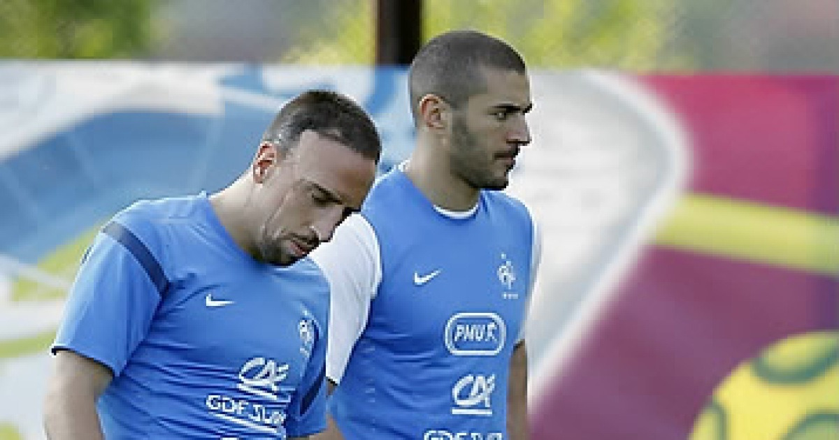 FILE UKRAINE RIBERY BENZEMA