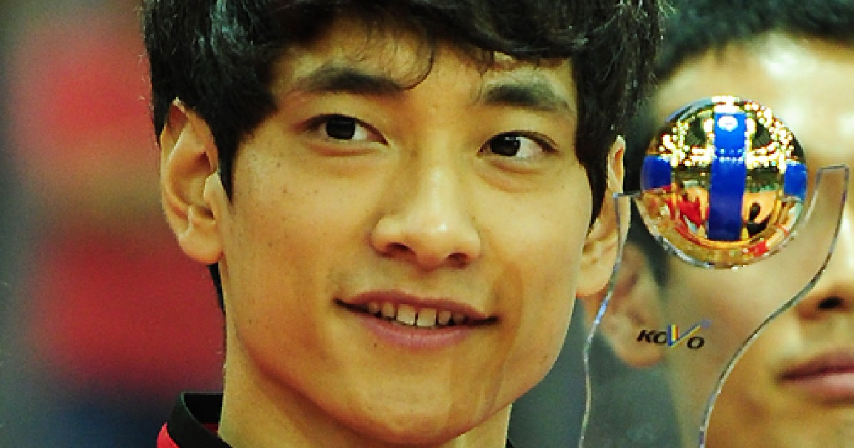 [mk포토] kovo 2012 수원컵, 남자 MVP를 차지한 '김요한'