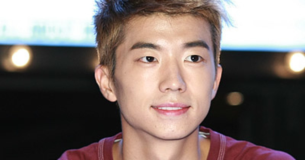 [bnt포토] 2PM 우영, 부드러운 미소 '제 사인 어때요?!'