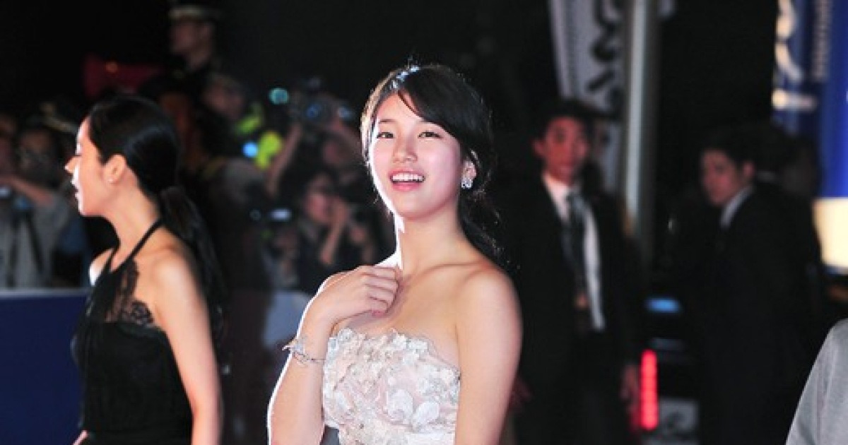 [T포토 l 수지] "순수한 첫사랑드레스 어때요?"(BIFF 17th)