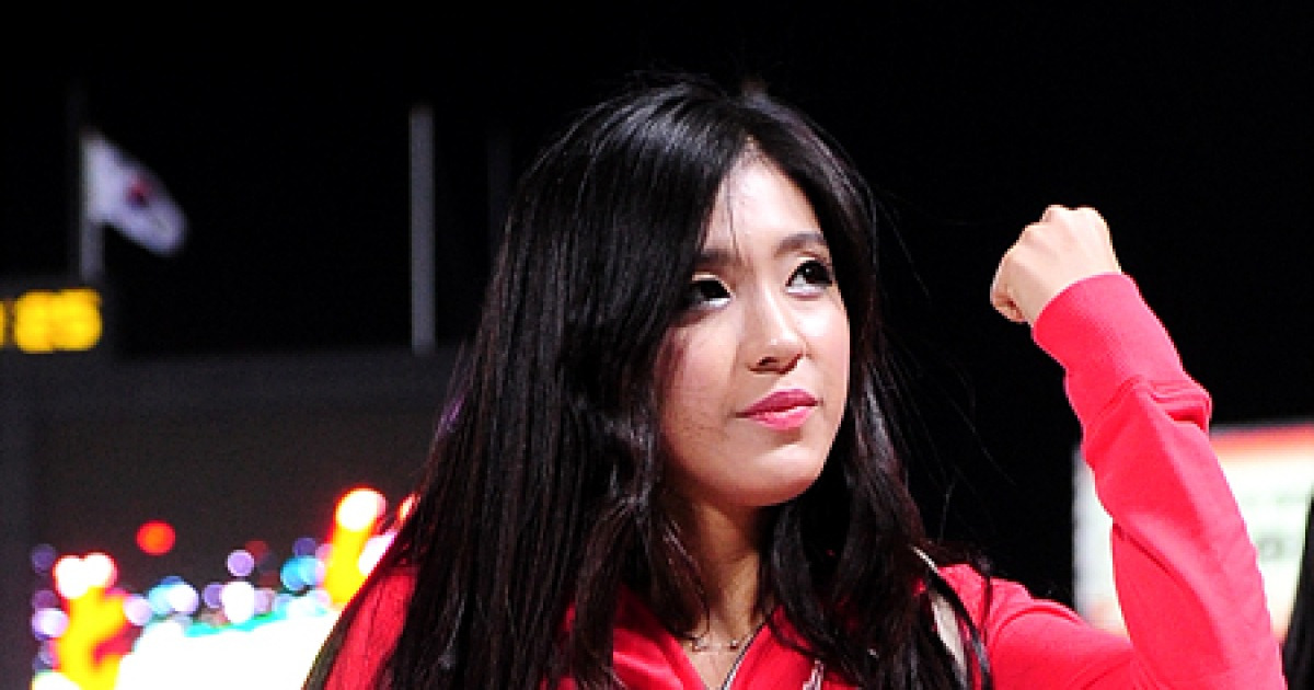 [준PO3]롯데 김연정 '승리를 위해 주먹 불끈'[포토]