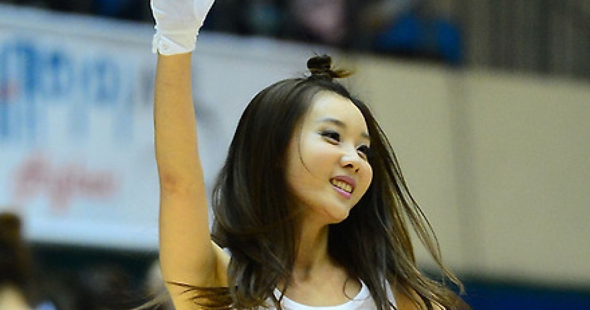 [사진]KDB생명 치어리더,'신나게 말춤 가자고요!'