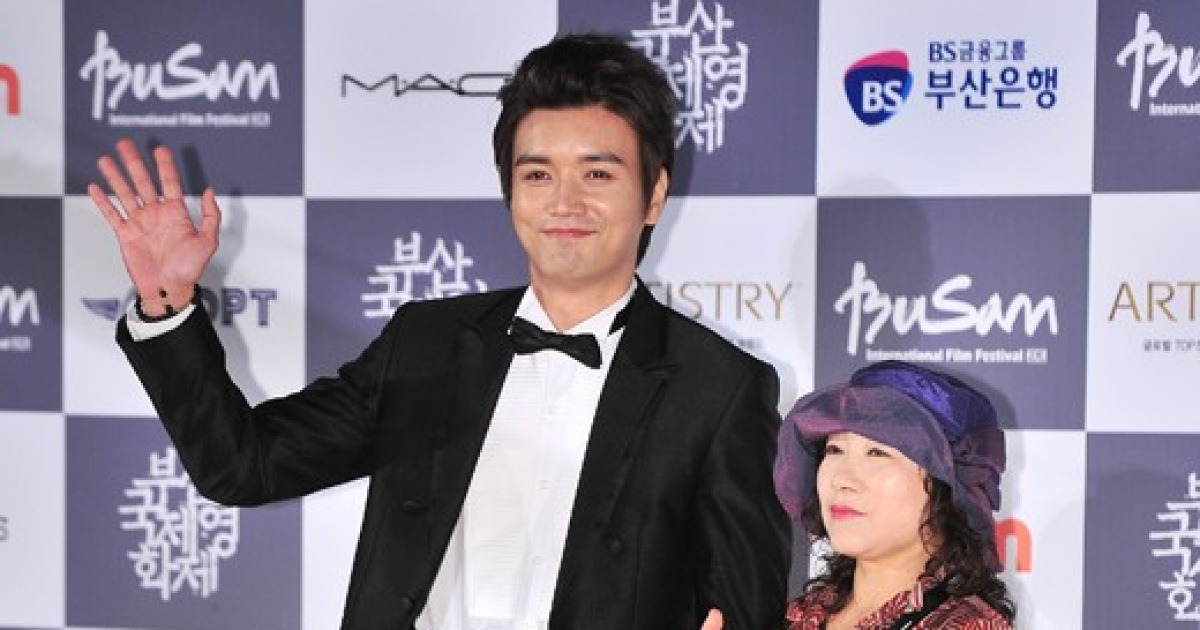 [T포토 l 홍도윤] "감독님과 함께 왔어요"(BIFF 17th)