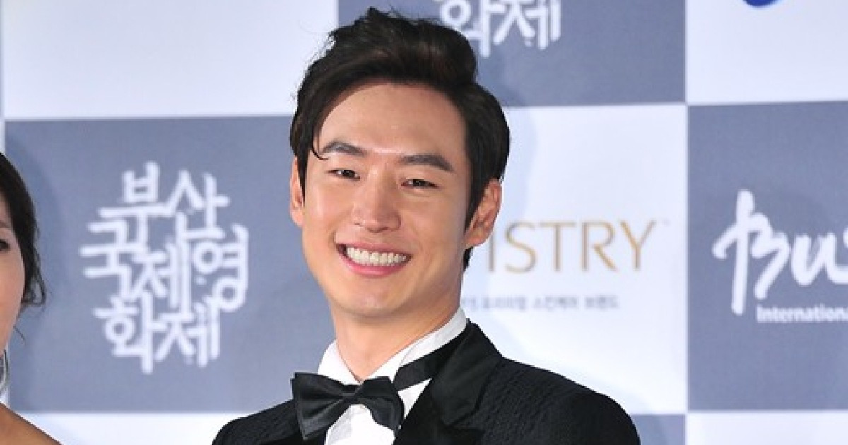 [BIFF 17th] 이제훈, 데뷔 이래 첫 BIFF 진행 '대성공'