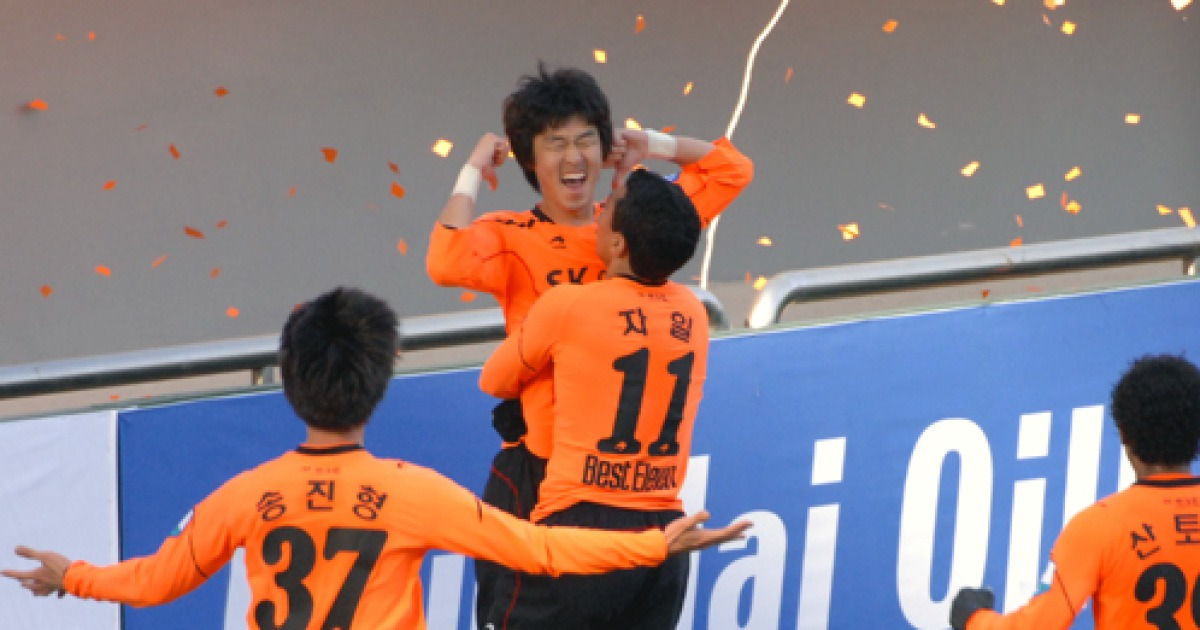 [K리그 37R] '서동현 막판 결승골' 제주, 부산에 2-1 승리..6위로 도약