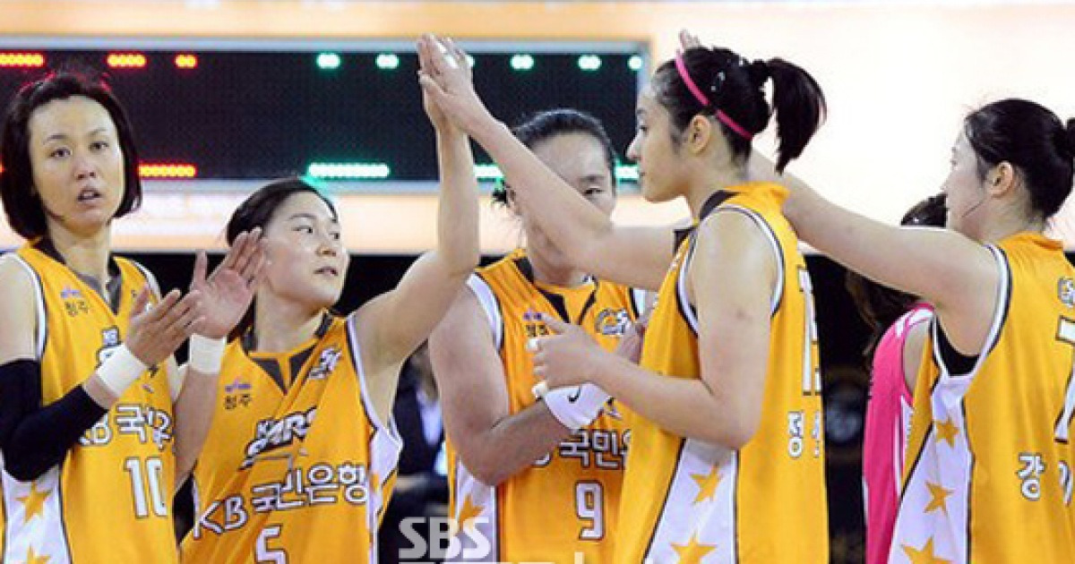 [하이라이트] KB, 시소게임 끝 KDB에 승리..단독 3위