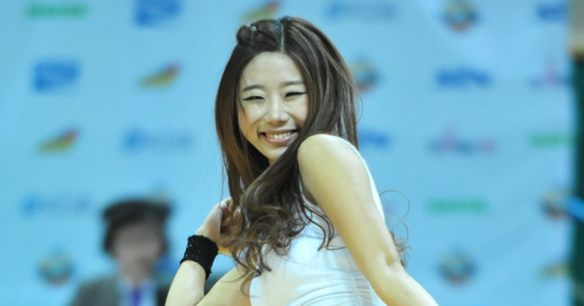 [WKBL] 치어리더, 깜찍 발랄한 안무