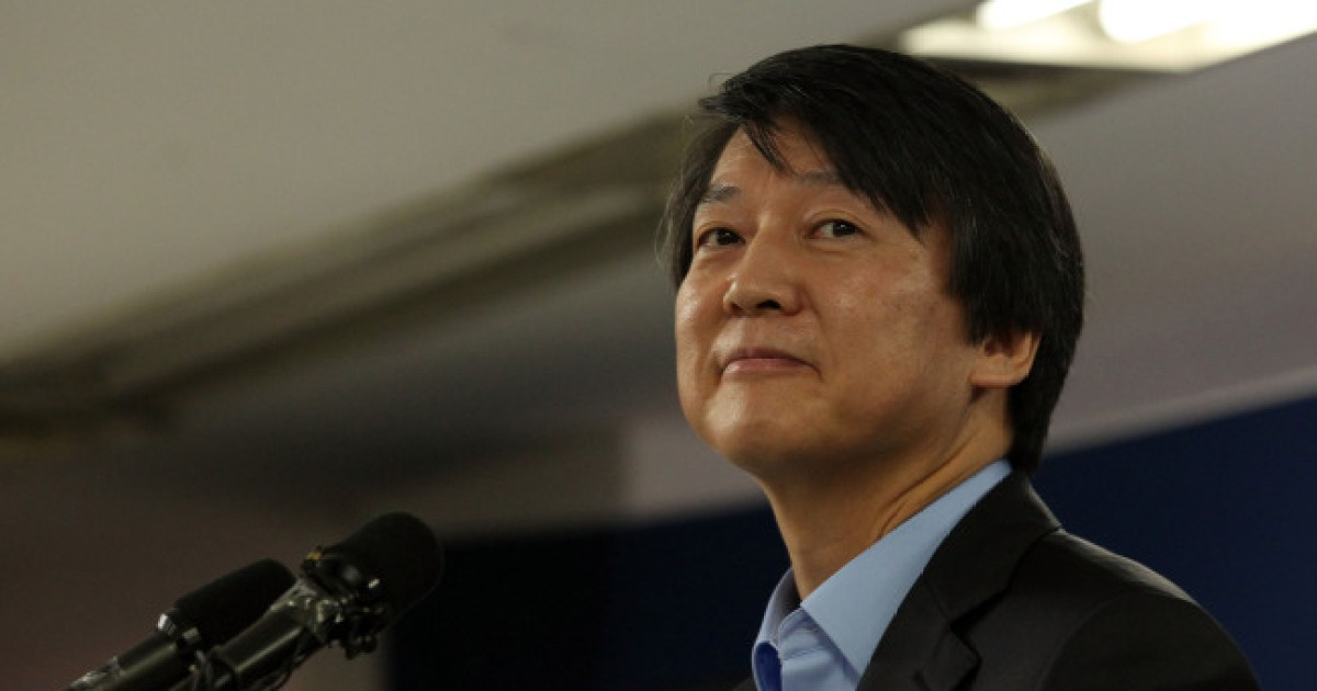 Ahn gives only tepid support to Moon