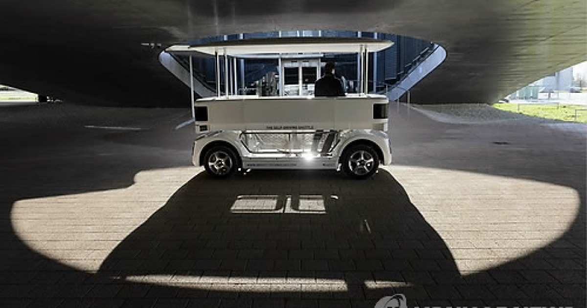 SWITZERLAND TECHNOLOGY NAVIA DRIVERLESS SHUTTLE