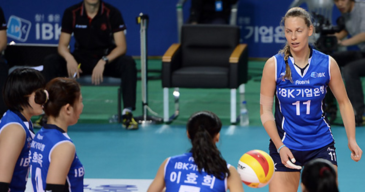 [mk포토] IBK, '그저 바라만 보고 있지~'