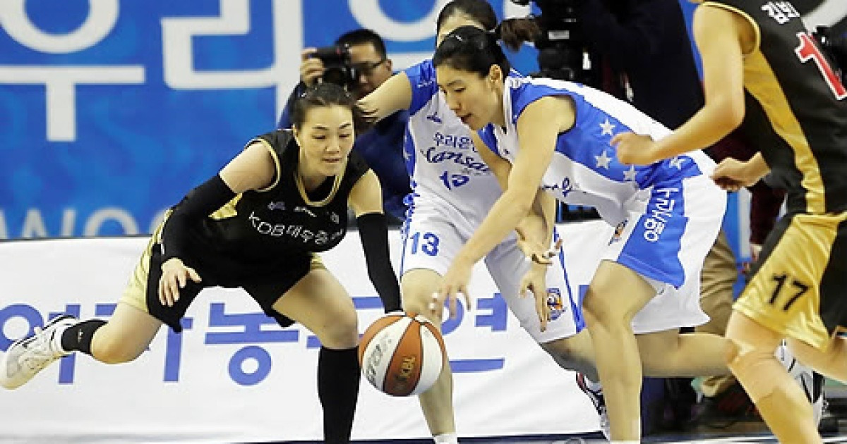 -여자농구- 우리은행, KDB생명에 1점차 신승