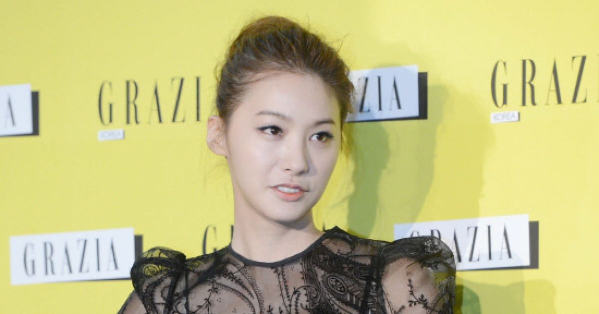 [포토] 유인영 속이 훤히 비치는 강렬한 시스루 패션