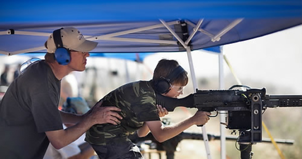 USA FEATURE PACKAGE GUN CULTURE