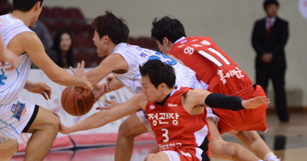 [포토] KCC 박경상 '내가 먼저야!'