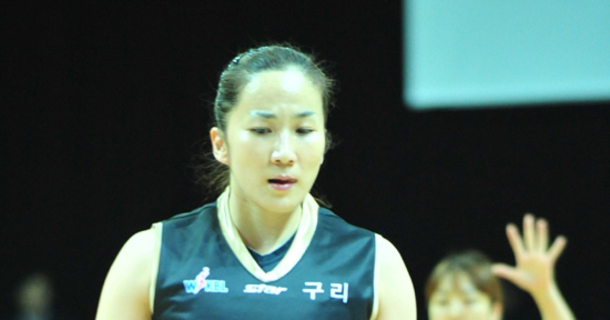 '신정자 맹활약' KDB생명, KB잡고 2연승 행진