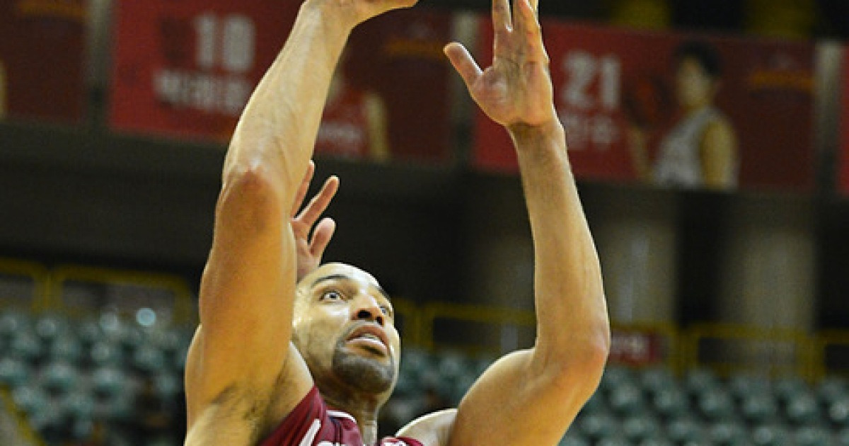 '클라크 4Q에만 13점' LG, KGC 꺾고 공동 4위