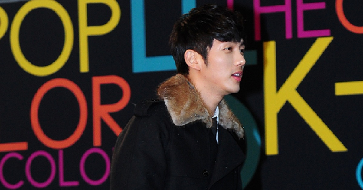 [TD포토] 2AM 임슬옹 '이제 다리 괜찮아요~' (SBS 가요대전)