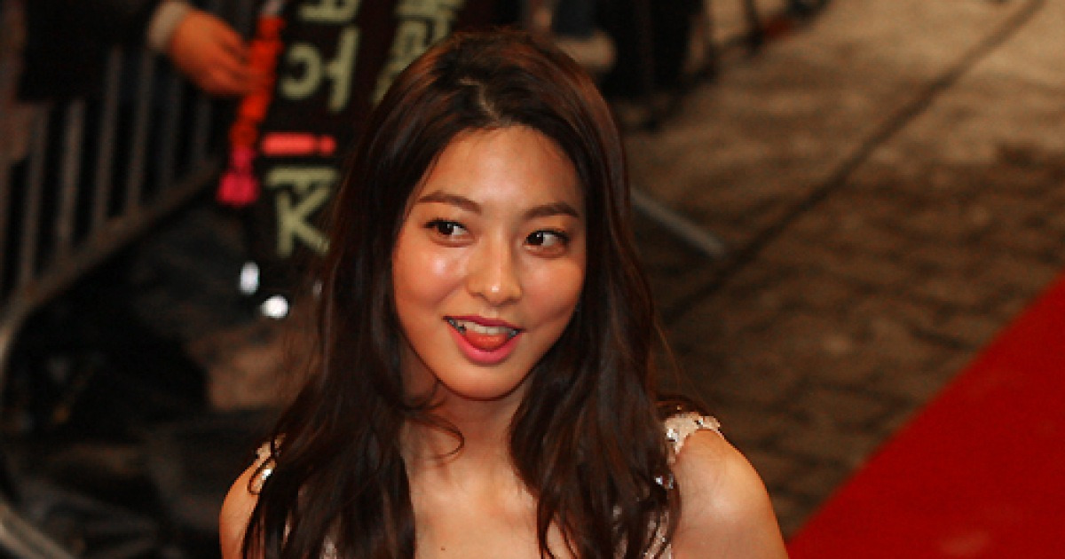 [포토엔]박세영 '오늘 노출이 조금 과했나?' (KBS 연기대상)