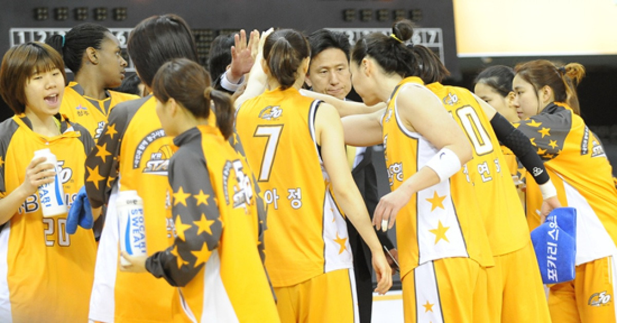 [WKBL] KB스타즈 서동철 감독, 필승을 기원하는 파이팅!