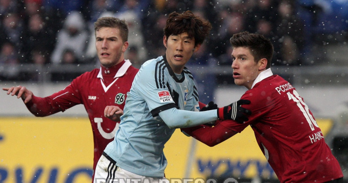 [포토] 몸싸움하는 손흥민 - 분데스리가 23R 하노버 vs 함부르크