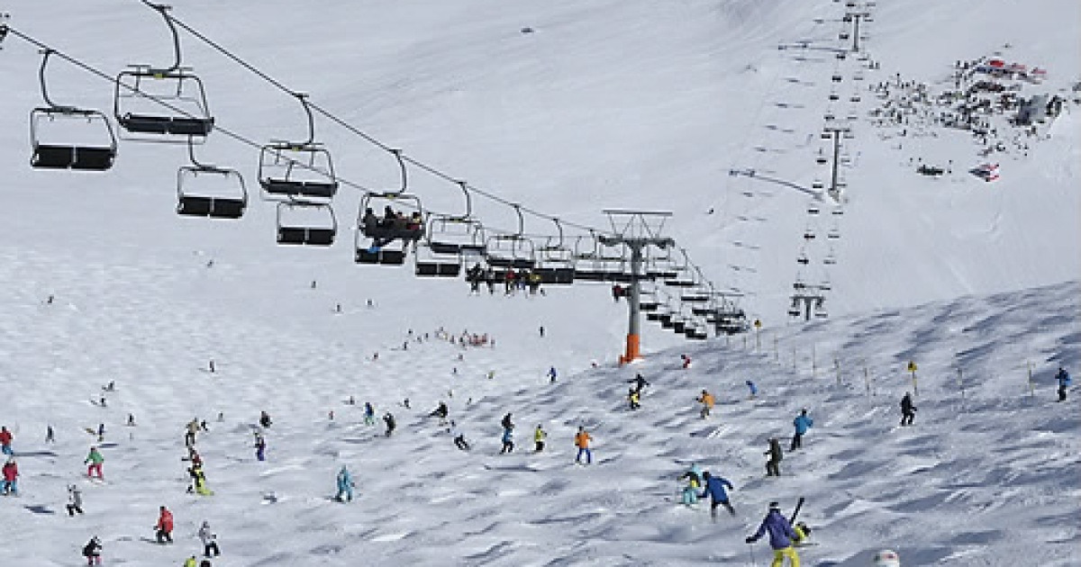 SWITZERLAND SKIING CHAVANETTE THE WALL