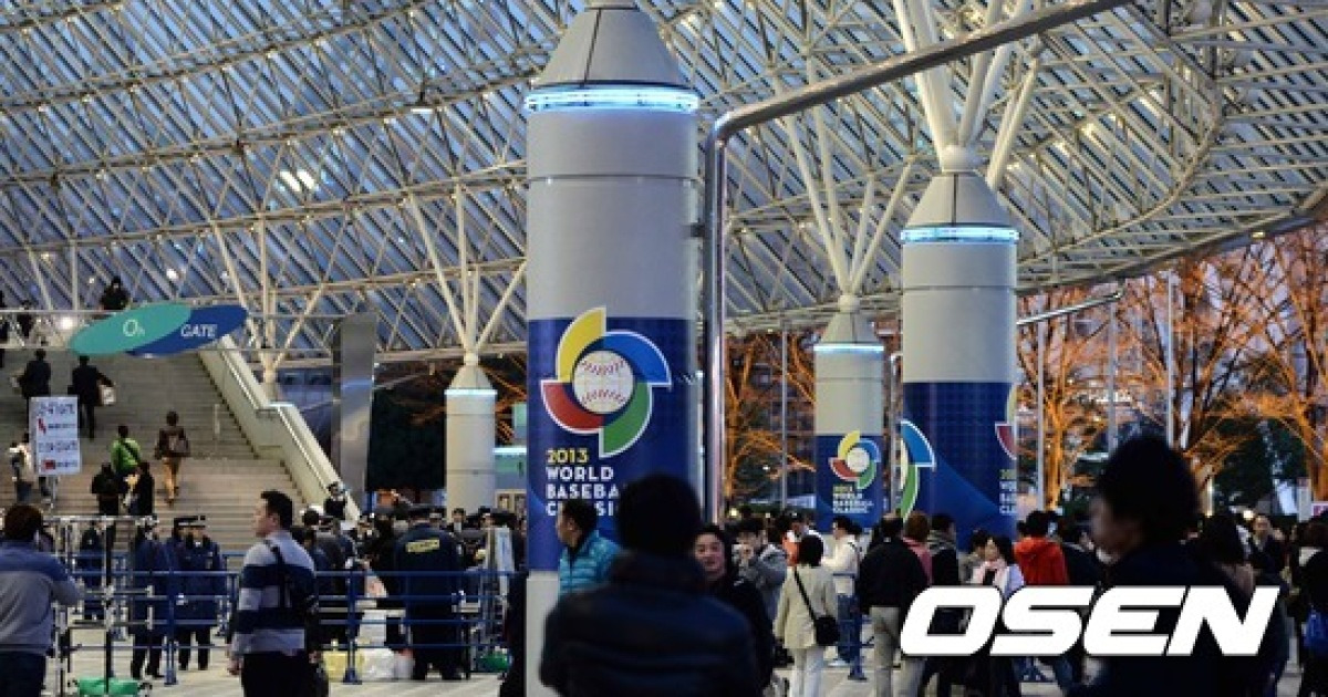 [사진]WBC 2R 마지막 경기를 보기 위해 도쿄돔 찾은 야구팬들
