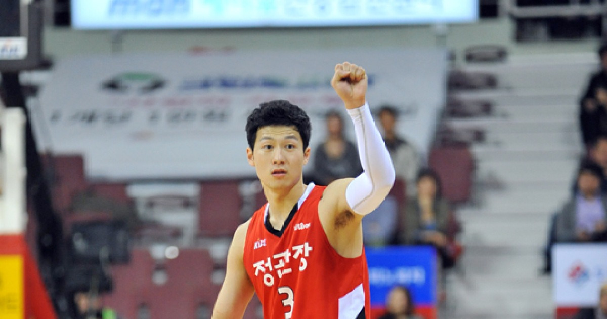 [BK포토]KGC 이정현 '주먹 불끈쥐고 드리블!'