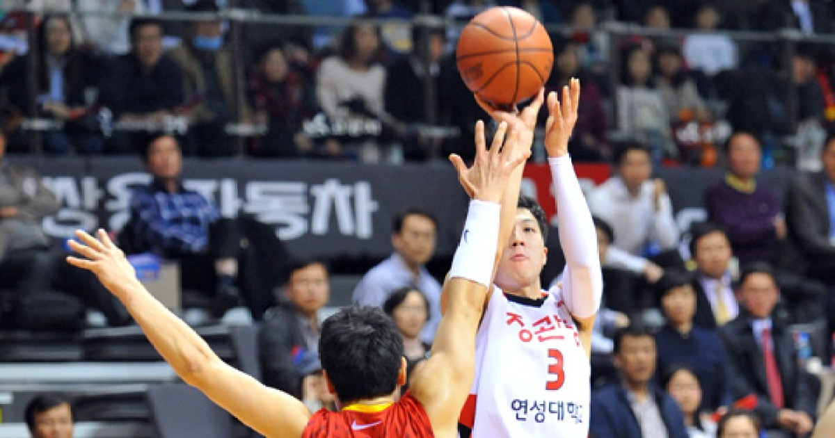 [BK포토] KGC 이정현 '3점슛으로 흐름을 가져온다!'