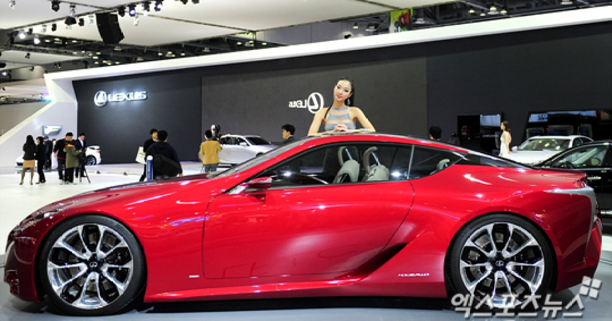 2013서울모터쇼 레이싱걸 이선민 정열적인 붉은색 스포츠카와 함께~ 포토