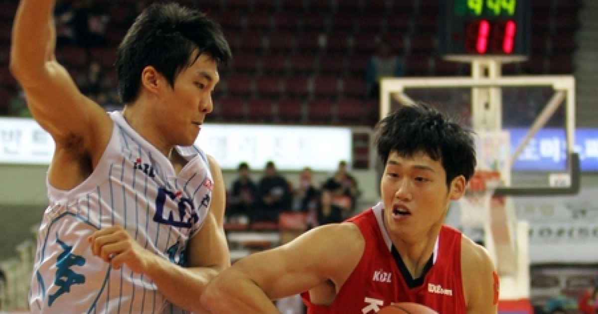 '최현민 20점 맹활약' KGC, 4강 PO 동률