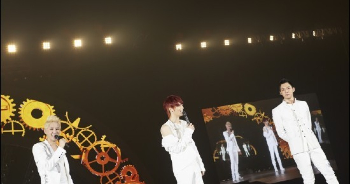 JYJ, 15만 팬과 도쿄돔 시계태엽 3년 되감아