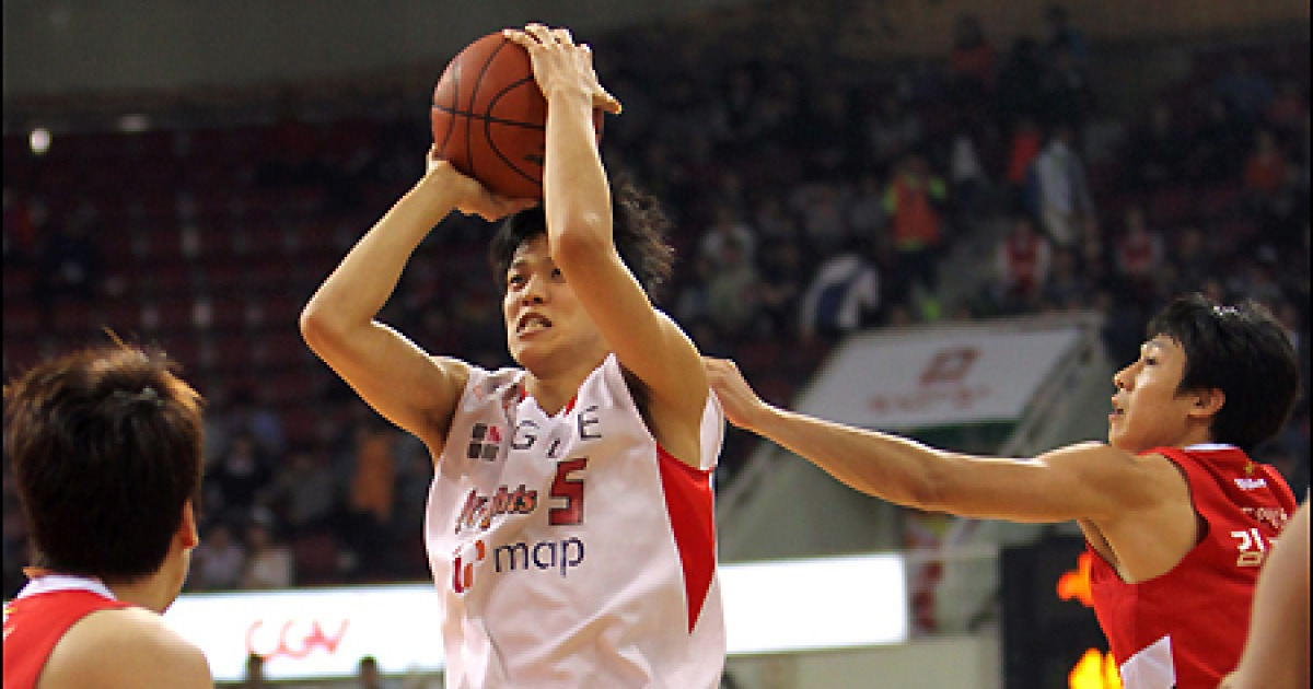 '김선형 30점' SK, KGC 제압..챔프전 눈앞