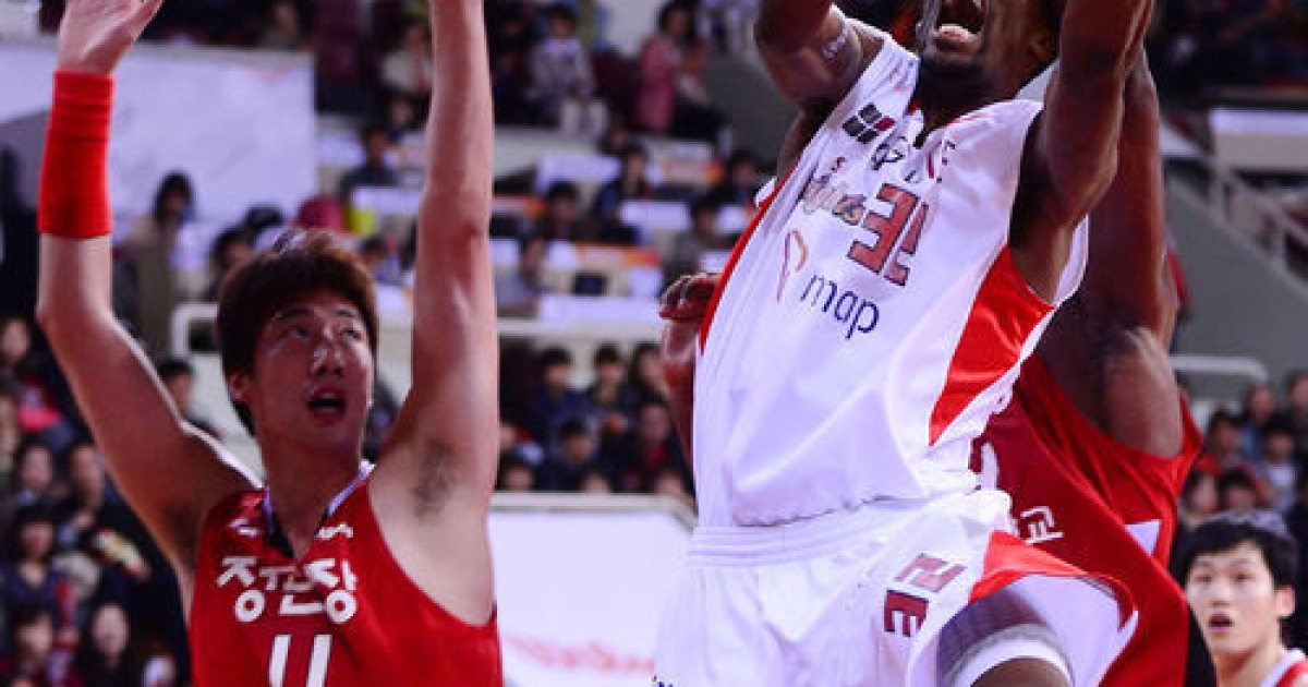 '헤인즈 맹활약' SK, KGC 꺾고 11시즌만에 챔프전 진출