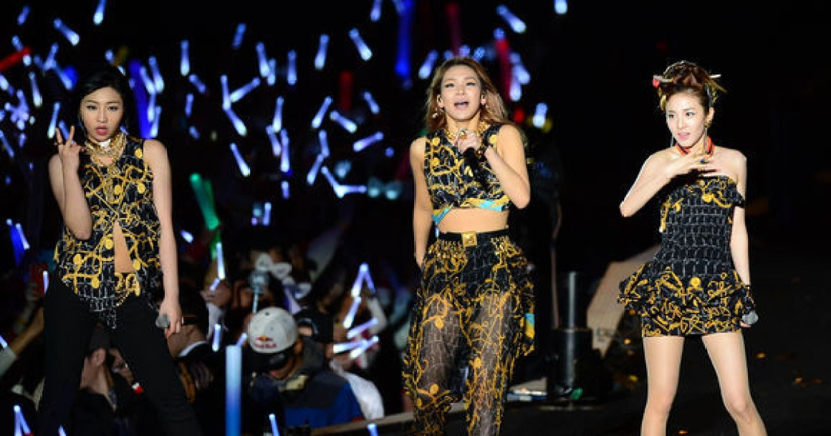 [사진]2NE1,'싸이 오빠 화이팅'