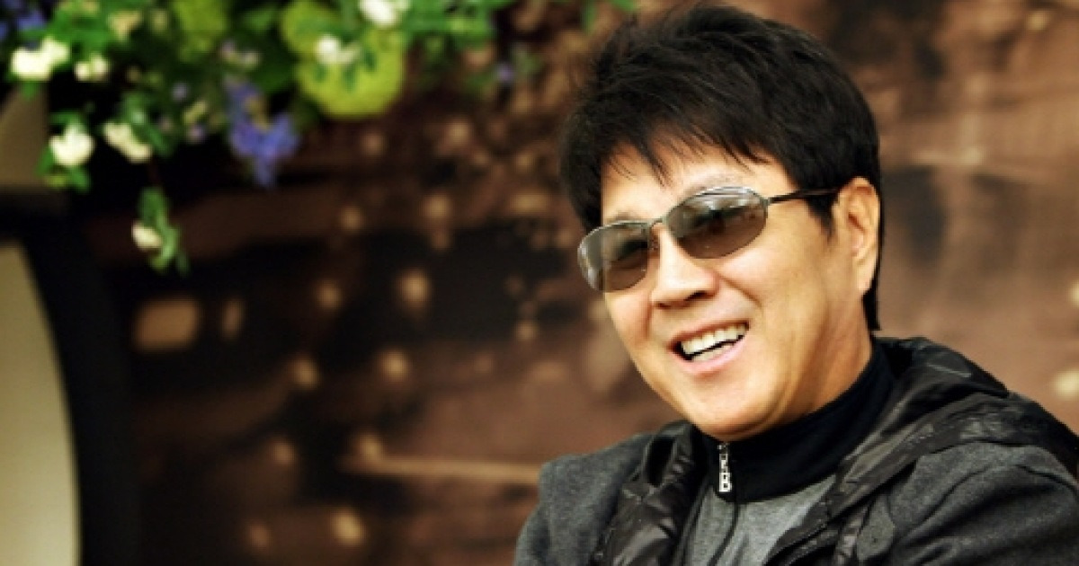 Young Hearts Beat to Cho Yong-pil's New Single "Bounce"