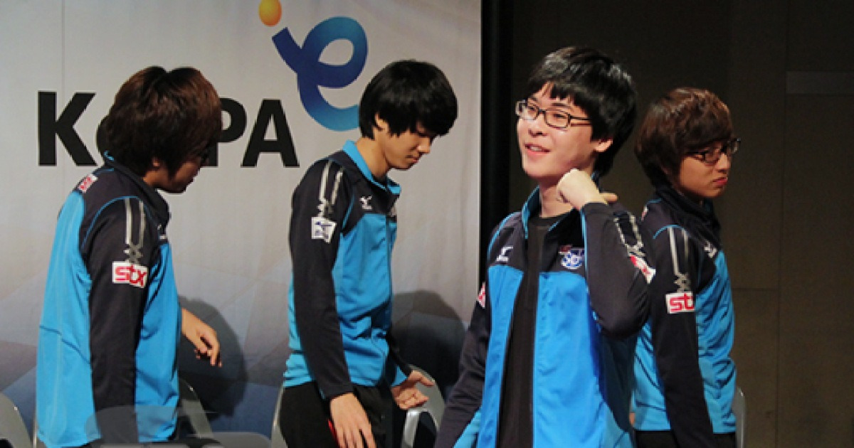 [SK플래닛]맵 장악한 STX 김성현, 전태양 물리치며 3연패 탈출!(3세트)