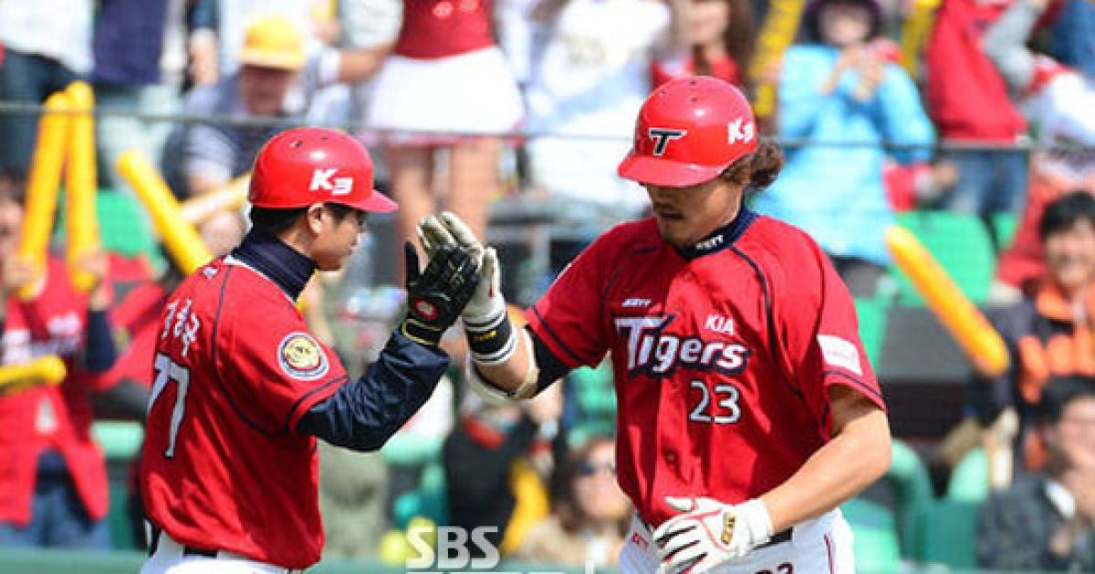 [베이스볼S] '최희섭 홈런 2방' KIA, SK에 '9-0 완승'