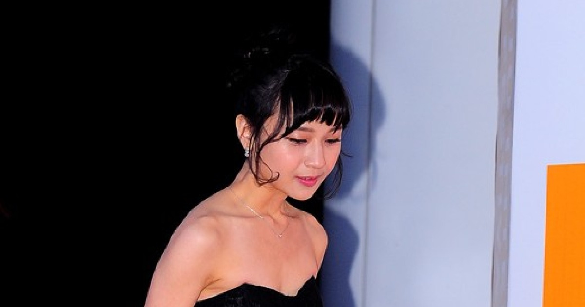 [T포토] 김꽃비 '초미니 드레스가 아슬아슬~'(14th JIFF)