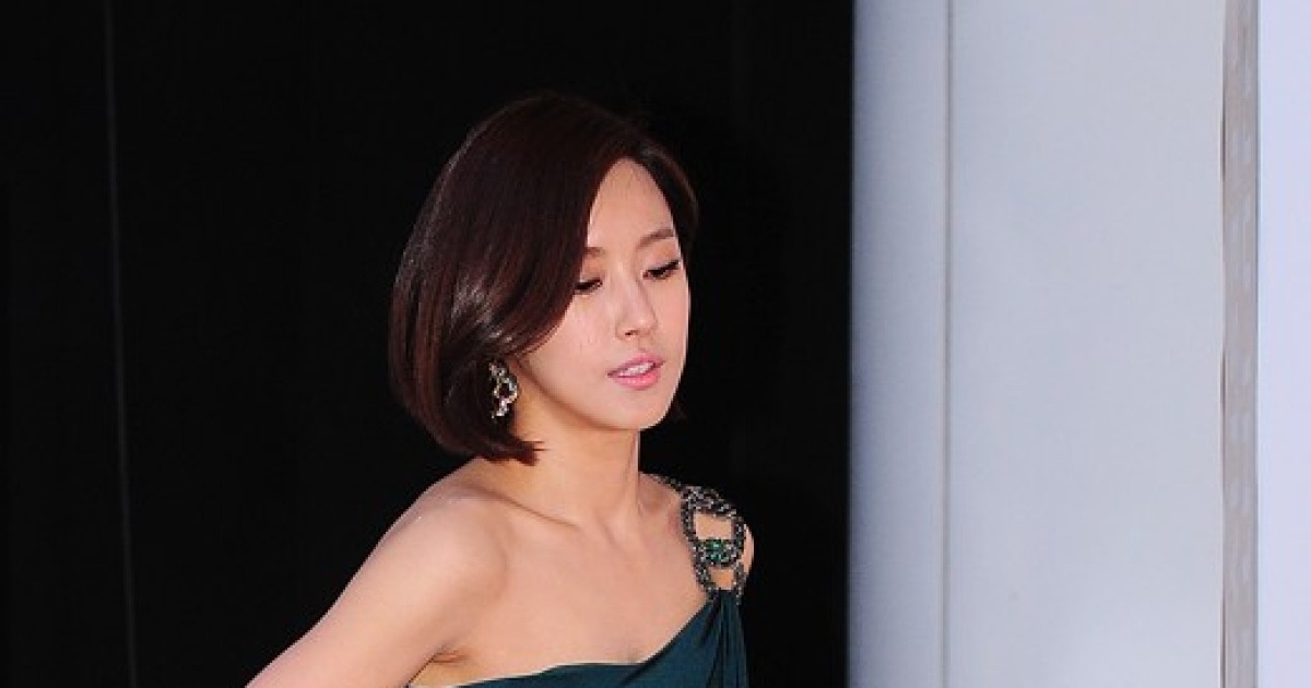 [T포토] 김윤서 "롱 드레스가 불편해"(14th JIFF)