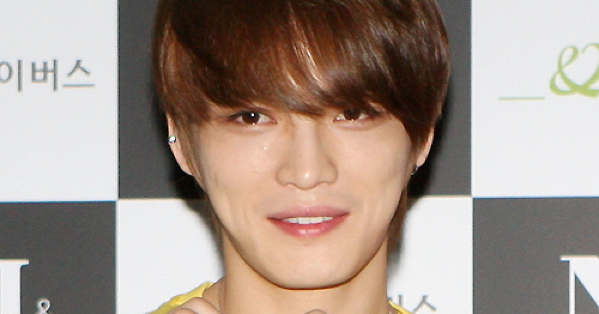 [포토엔]JYJ 김재중 '미남이 날리는 사랑의 하트~'