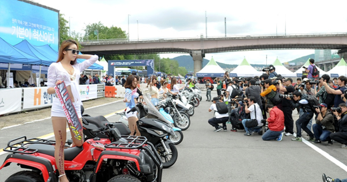 2013 KSRC '레이싱 모델을 카메라에 담자'[포토]