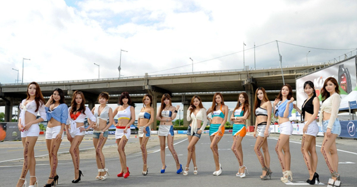 2013 KSRC 레이싱 모델 '육감적인 몸매를 뽐내며'[포토]