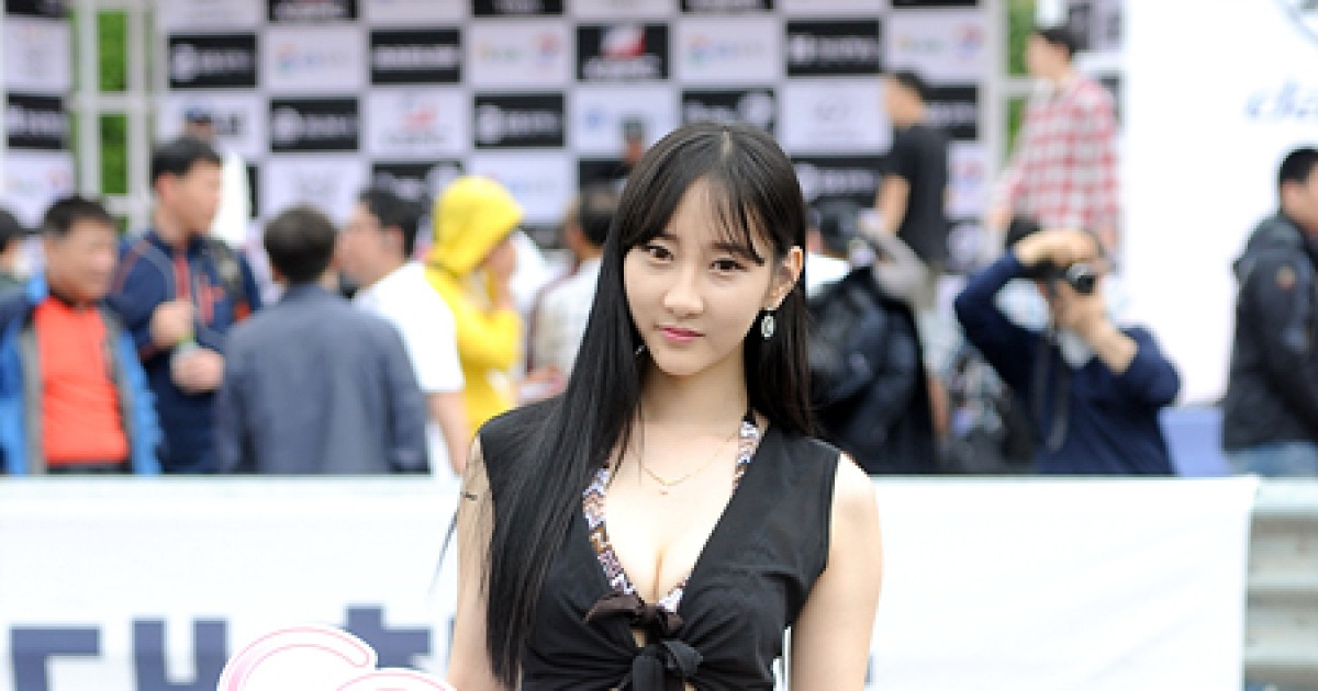 2013 KSRC 레이싱 모델 한지아 '저랑 커플 타실래요?'[포토]