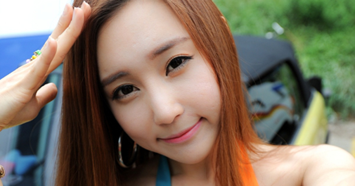 2013 KSRC 레이싱 모델 최유정 '아찔한 거수경례~'[포토]