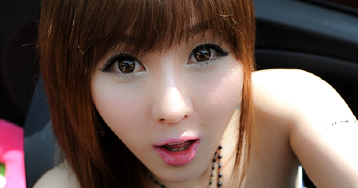 2013 KSRC 레이싱 모델 황미희 '무결점 베이비 피부'[포토]