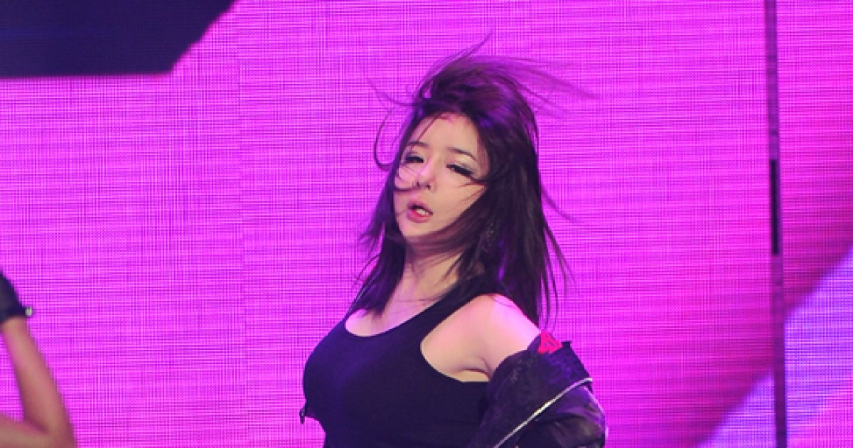 [TD포토] 2NE1 박봄 '볼륨감 넘치는 몸매'