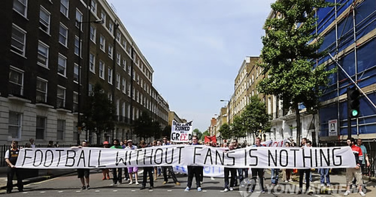 BRITAIN SOCCER PROTEST