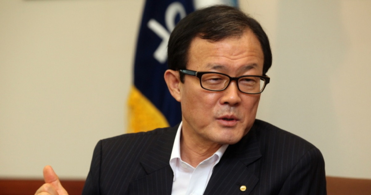 [Newsmaker] New Woori chief criticizes his predecessor